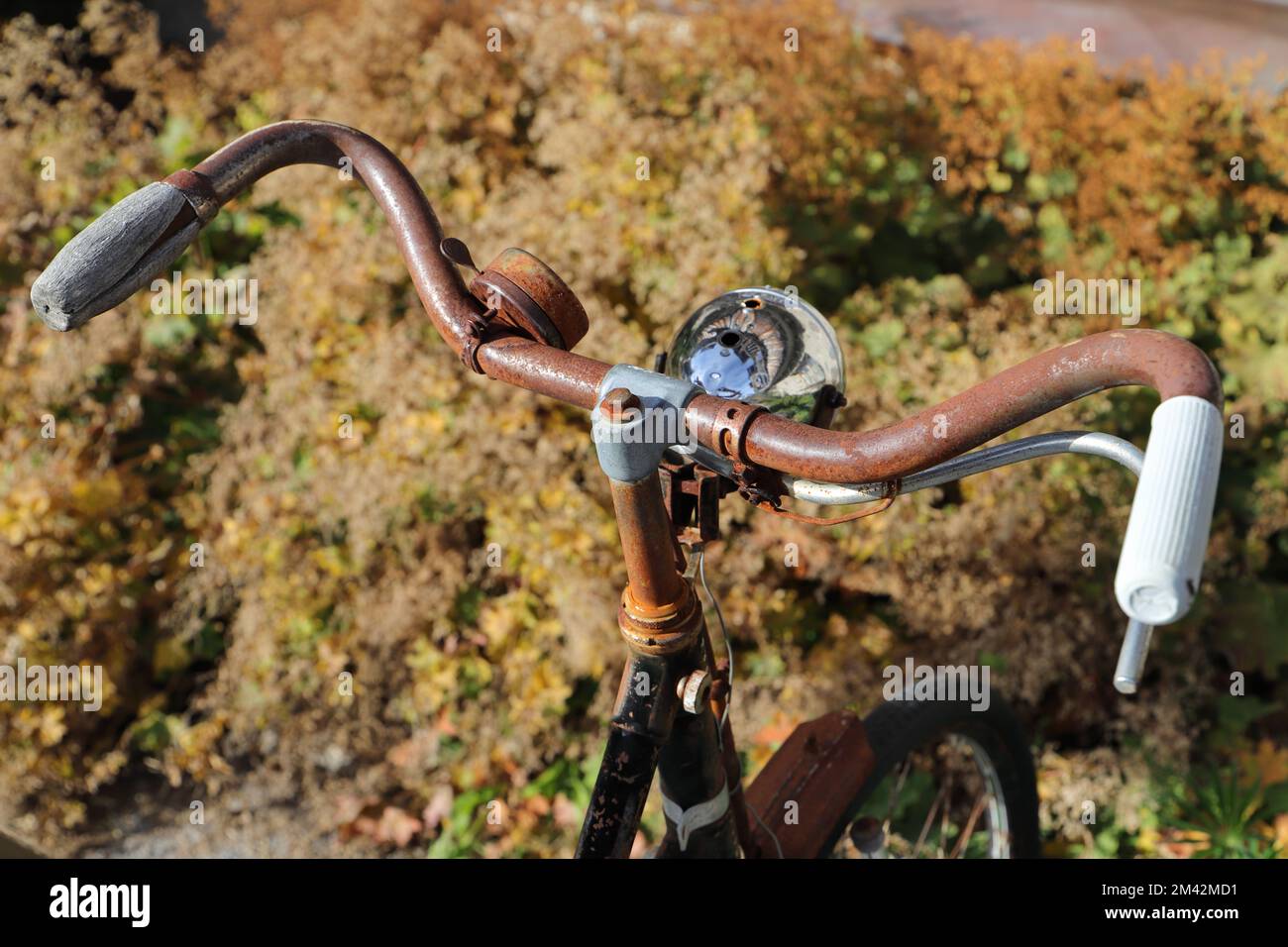 an old broken rusty bike Stock Photo - Alamy