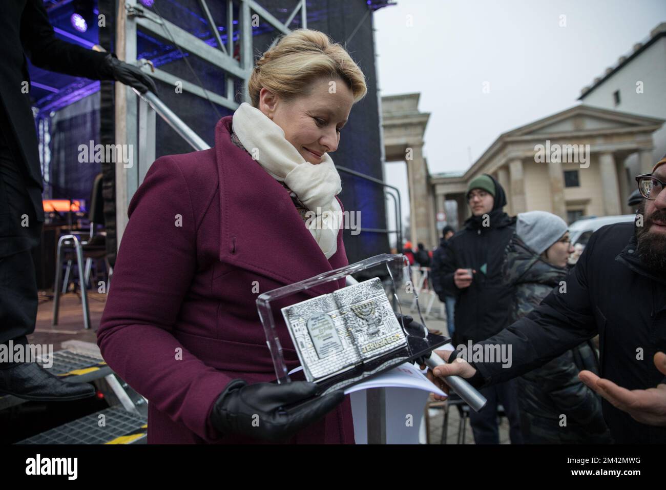 Office interior lighting effects hi-res stock photography and images ...