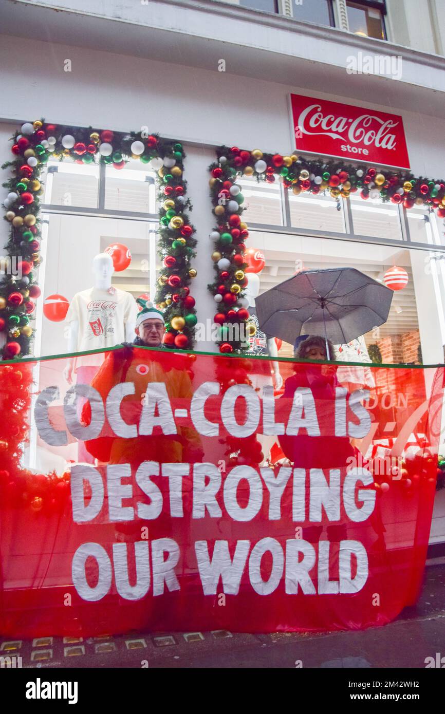 London, England, UK. 18th Dec, 2022. Extinction Rebellion activists ...