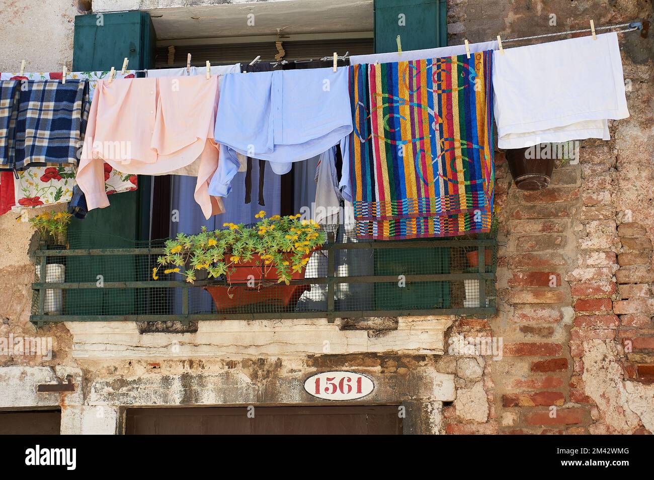 Detail of the ancient building with clothesline in the city of Venice ...