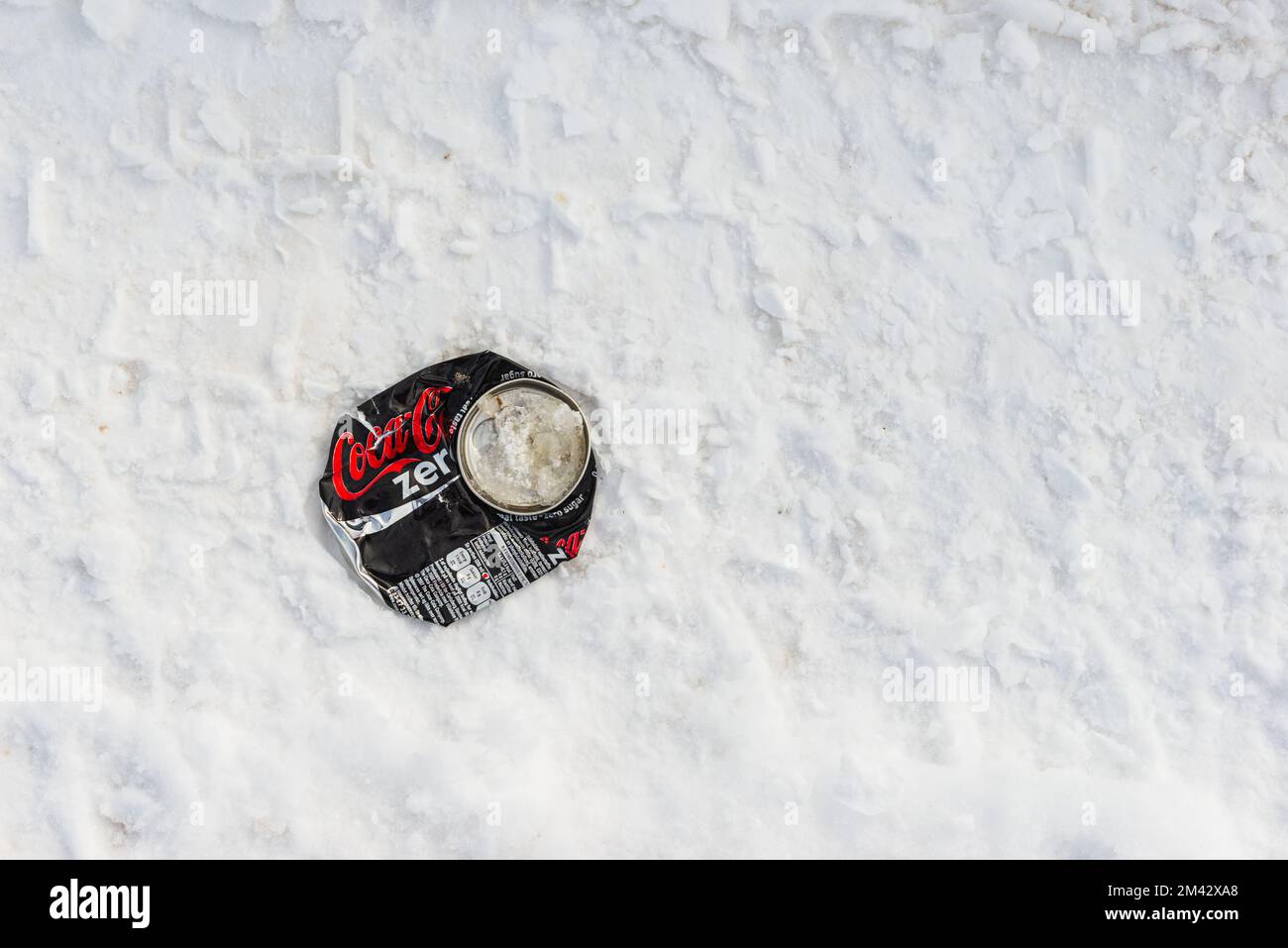Smashed can hi-res stock photography and images - Alamy