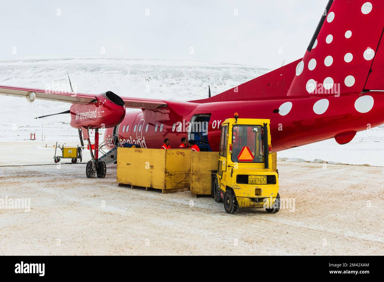 Unloading cargo hi-res stock photography and images - Alamy