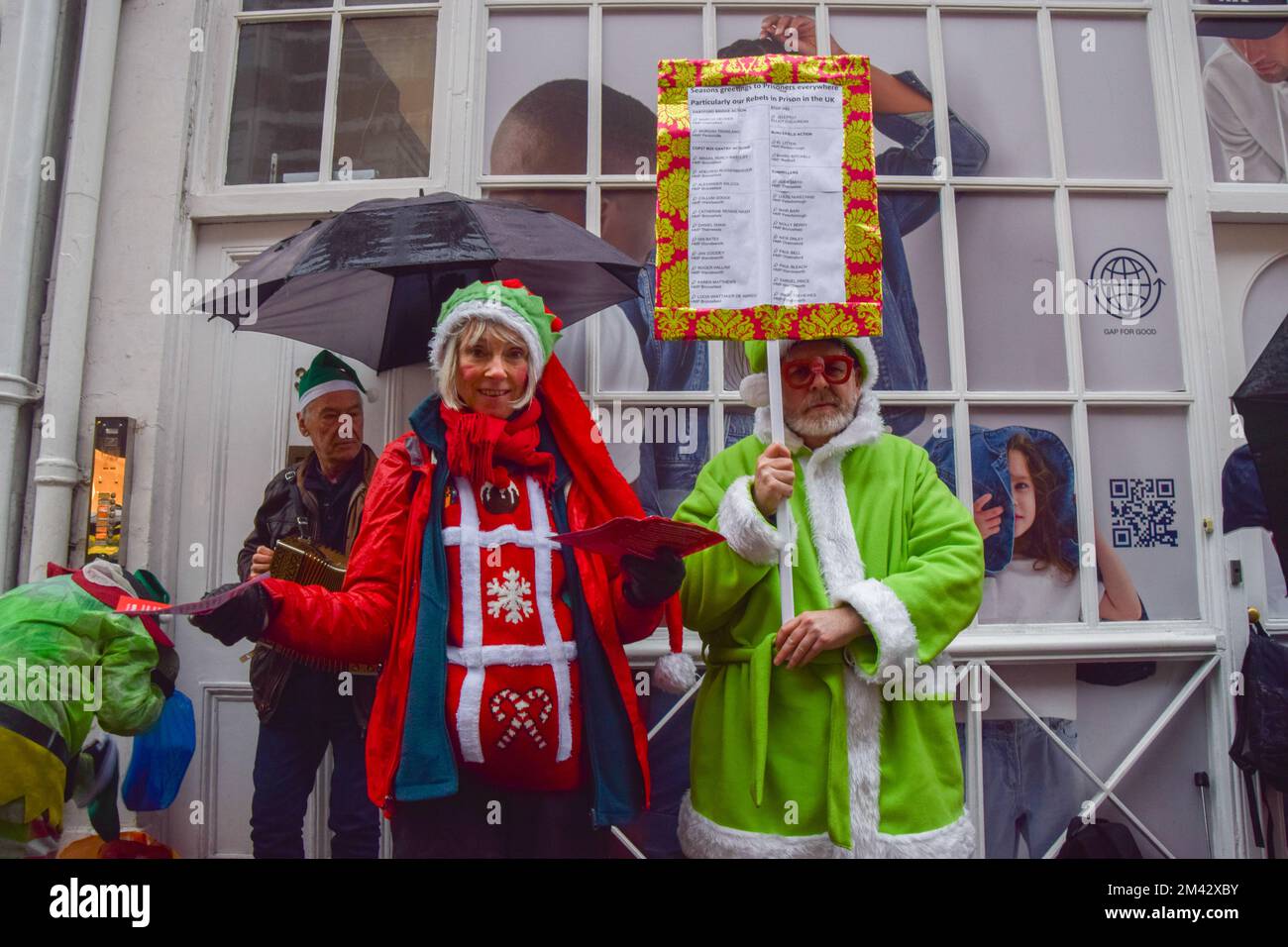 London, England, UK. 18th Dec, 2022. A protester dressed as ''Green ...