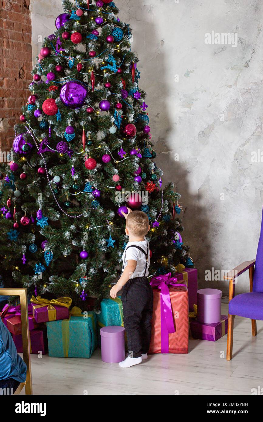 Child open magic christmas hi-res stock photography and images - Alamy