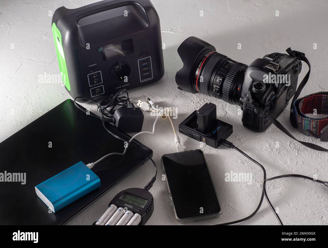 Charging station for phone, tablet, laptop and camera. No light during ...