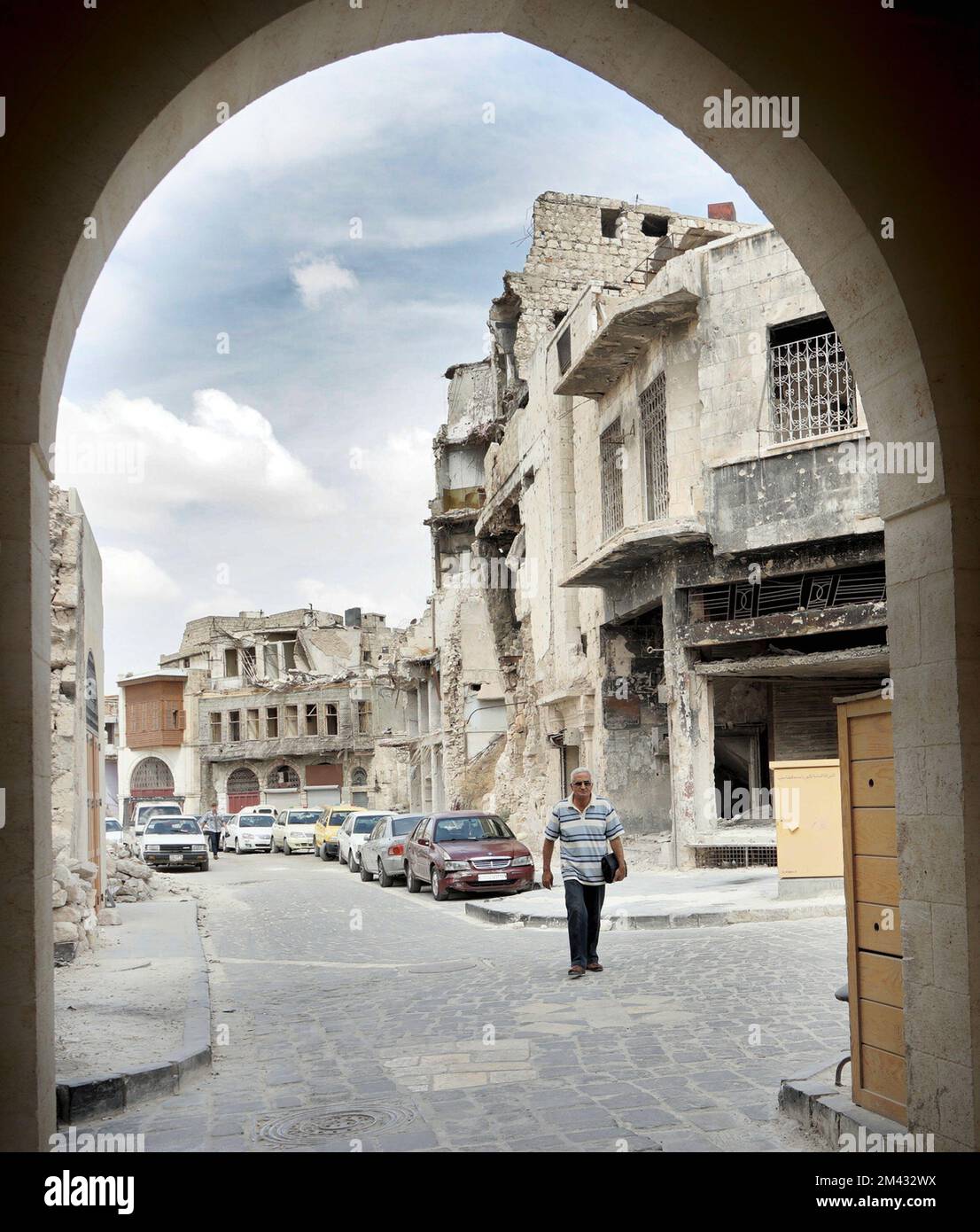 Aleppo syria civil war destruction hi-res stock photography and images ...