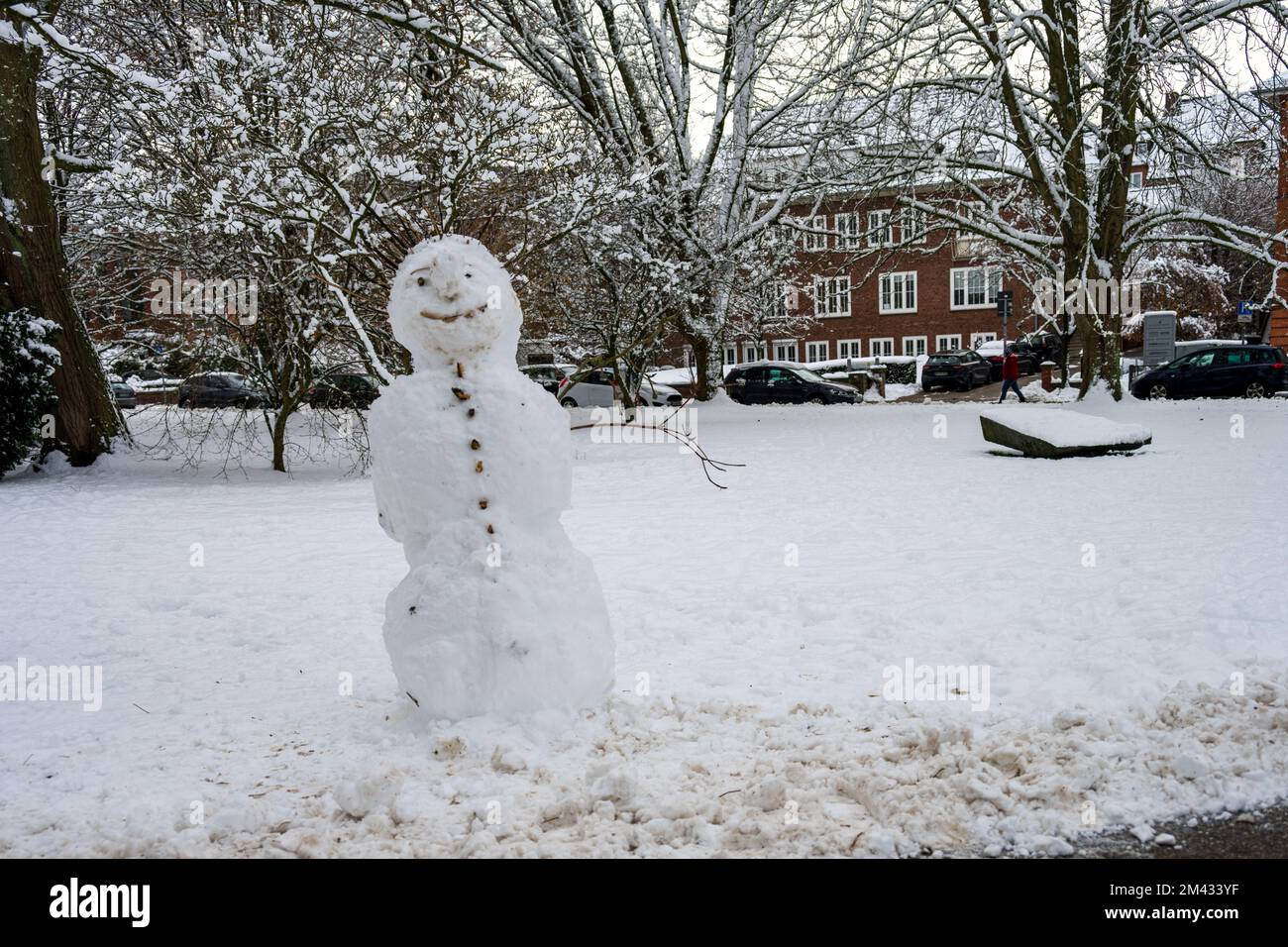 Ein Schneeman im Hiroshimapark in Kiel im Winter Stock Photo - Alamy