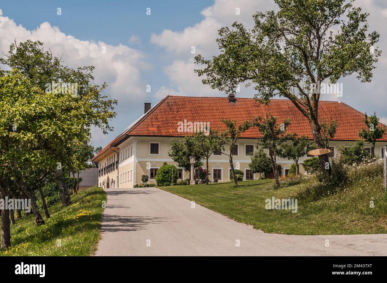Apple farm exterior hi-res stock photography and images - Alamy