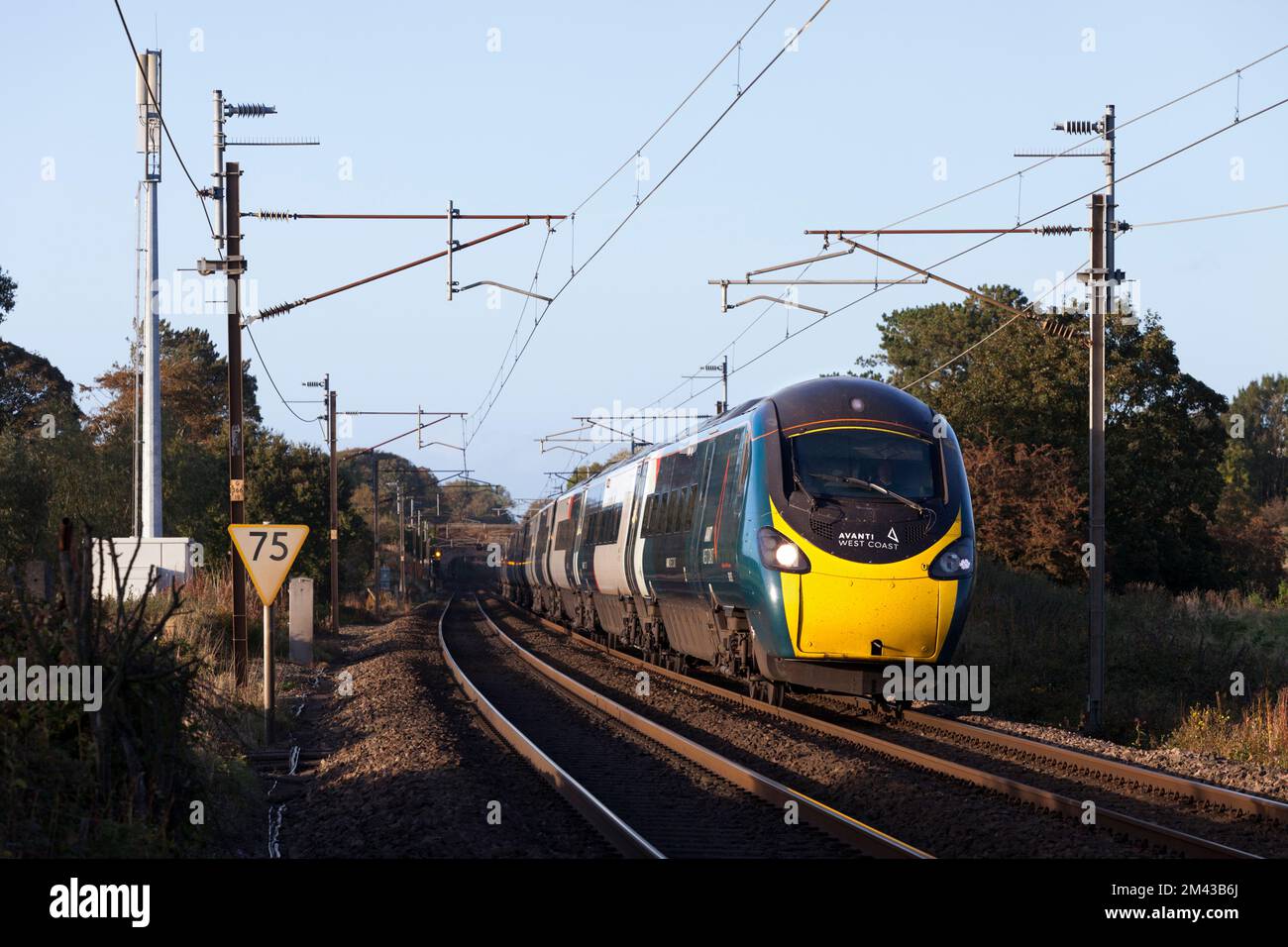 Avanti West coast class 390 Alstom Pendolino train passing a 75mph ...