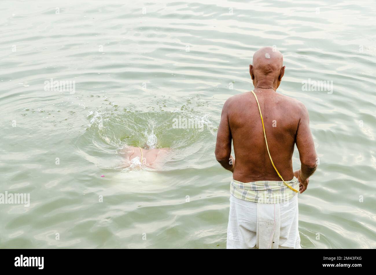 Morning hours are busy with pilgrims at the ghats Stock Photo - Alamy
