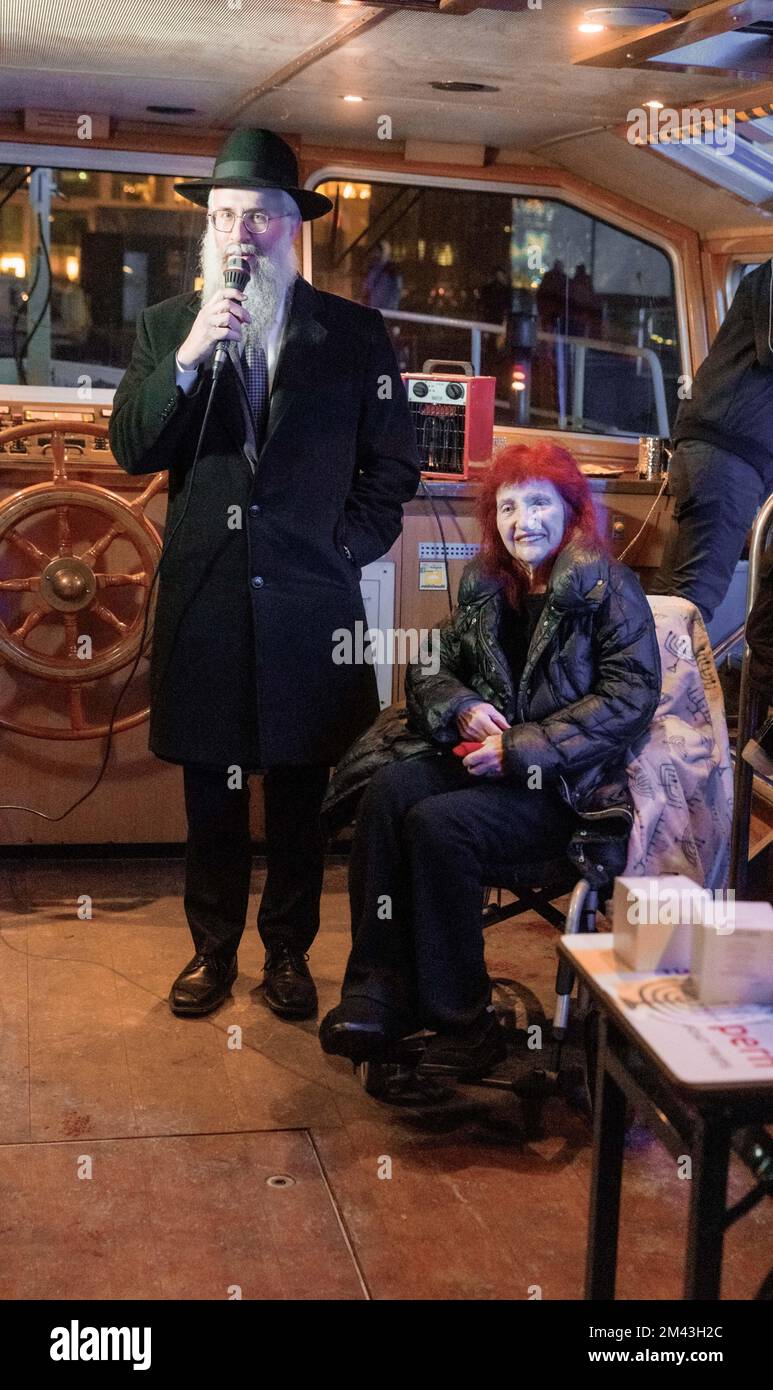 Hamburg, Germany. 18th Dec, 2022. State Rabbi Shlomo Bistritzky and ...