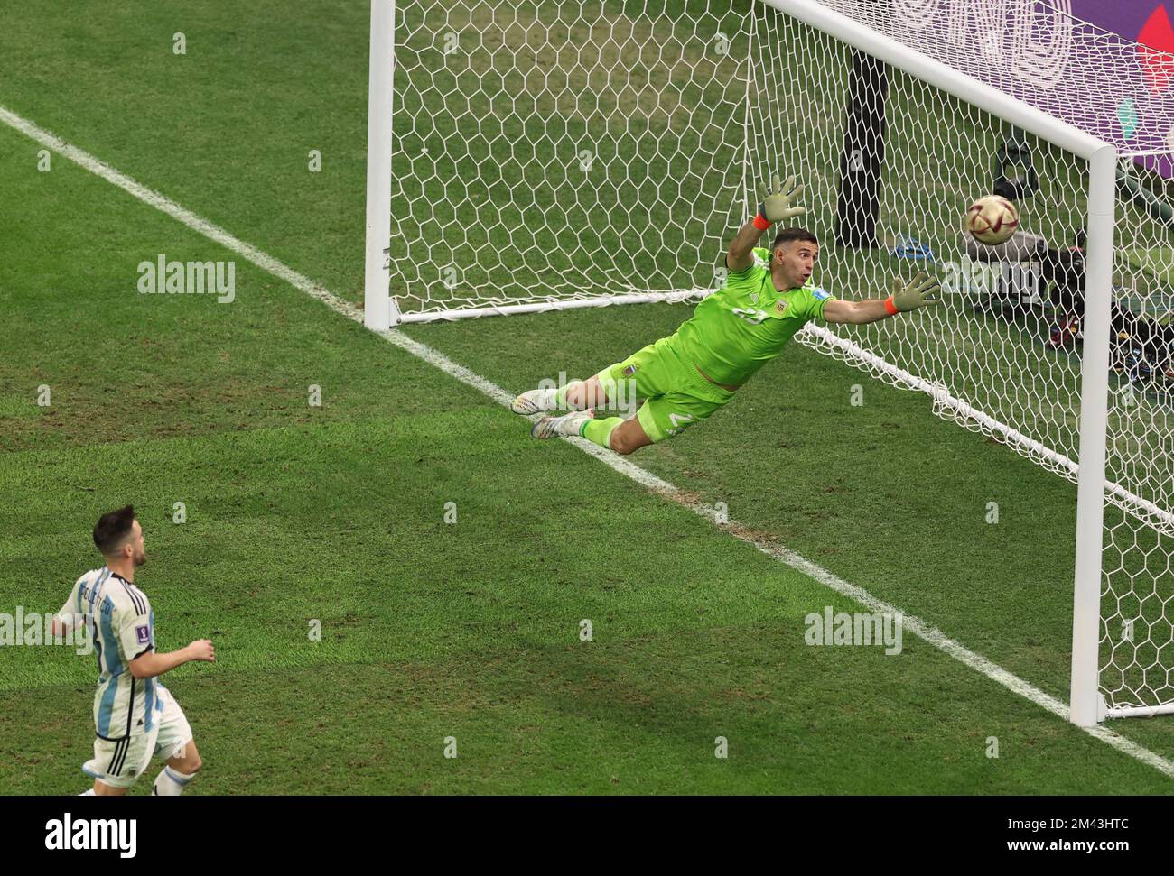 Emiliano martinez world cup final hi-res stock photography and images ...