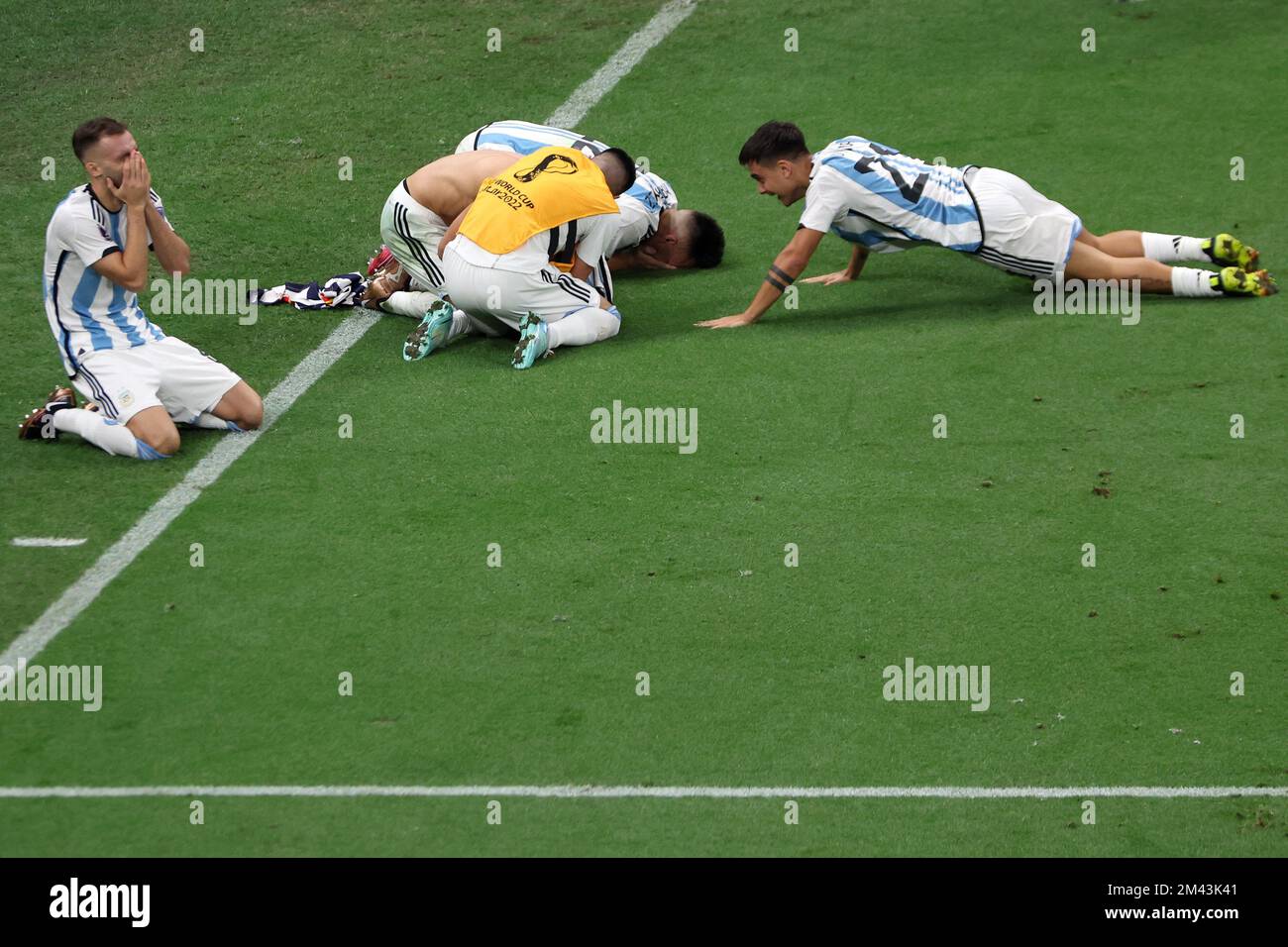 LUSAIL CITY, QATAR - DECEMBER 18: Argentina players celebrate after the ...