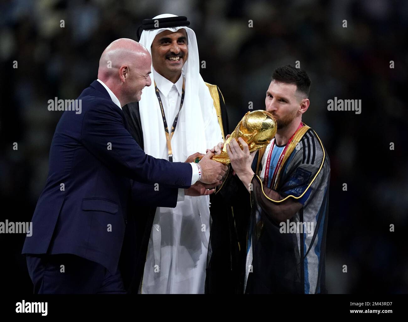 Qatar fifa world cup trophy hands hi-res stock photography and images ...