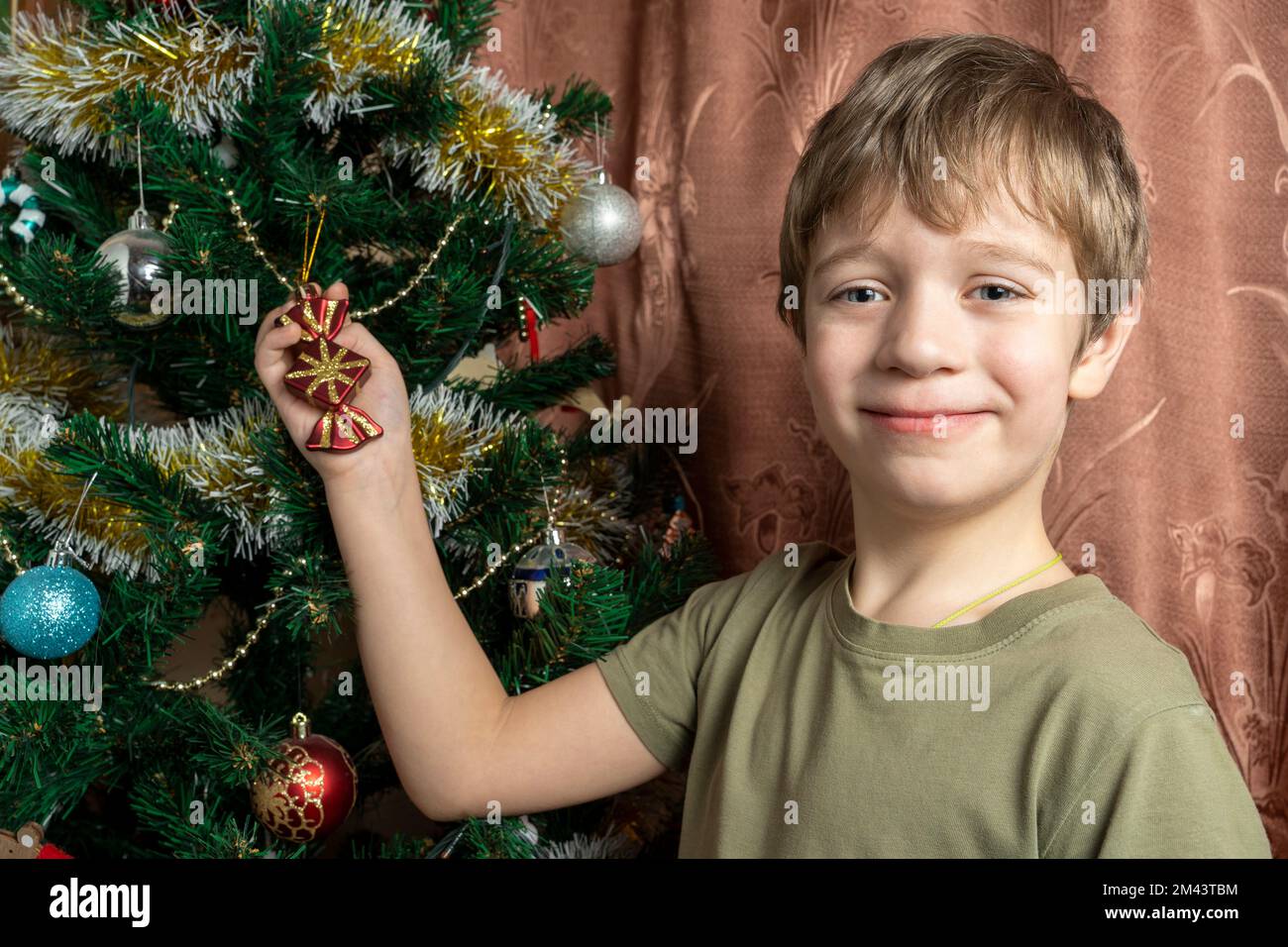 Dress up christmas tree hi-res stock photography and images - Alamy