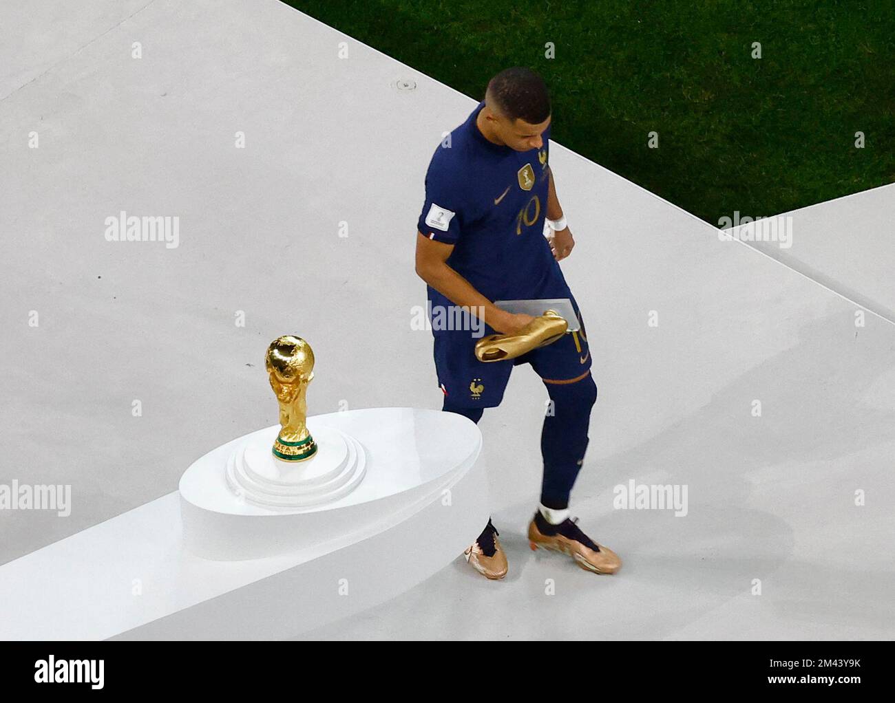 Golden boot world cup trophy hi-res stock photography and images - Alamy