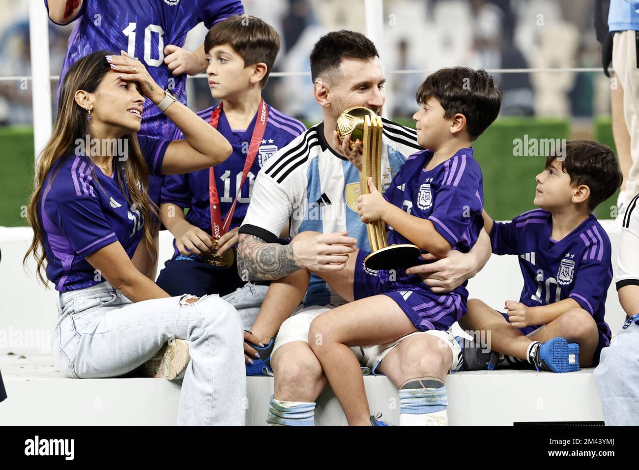 AL DAAYEN - Lionel Messi of Argentina with wife and children after the ...