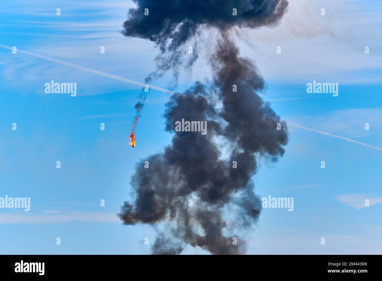Explosion sky not fireworks hi-res stock photography and images - Alamy