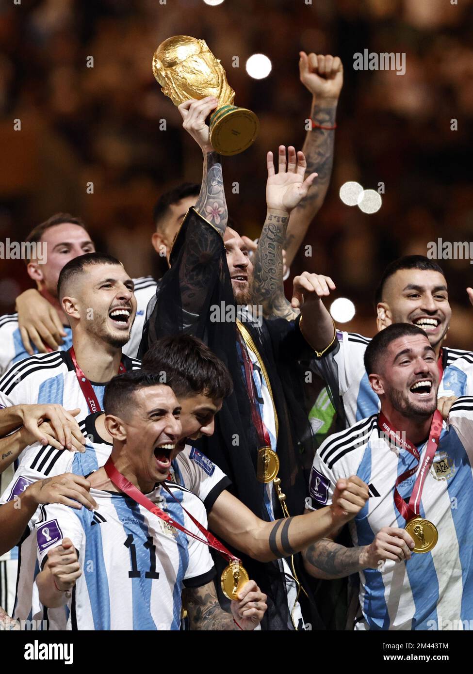 Lionel messi world cup 2022 trophy hi-res stock photography and images ...