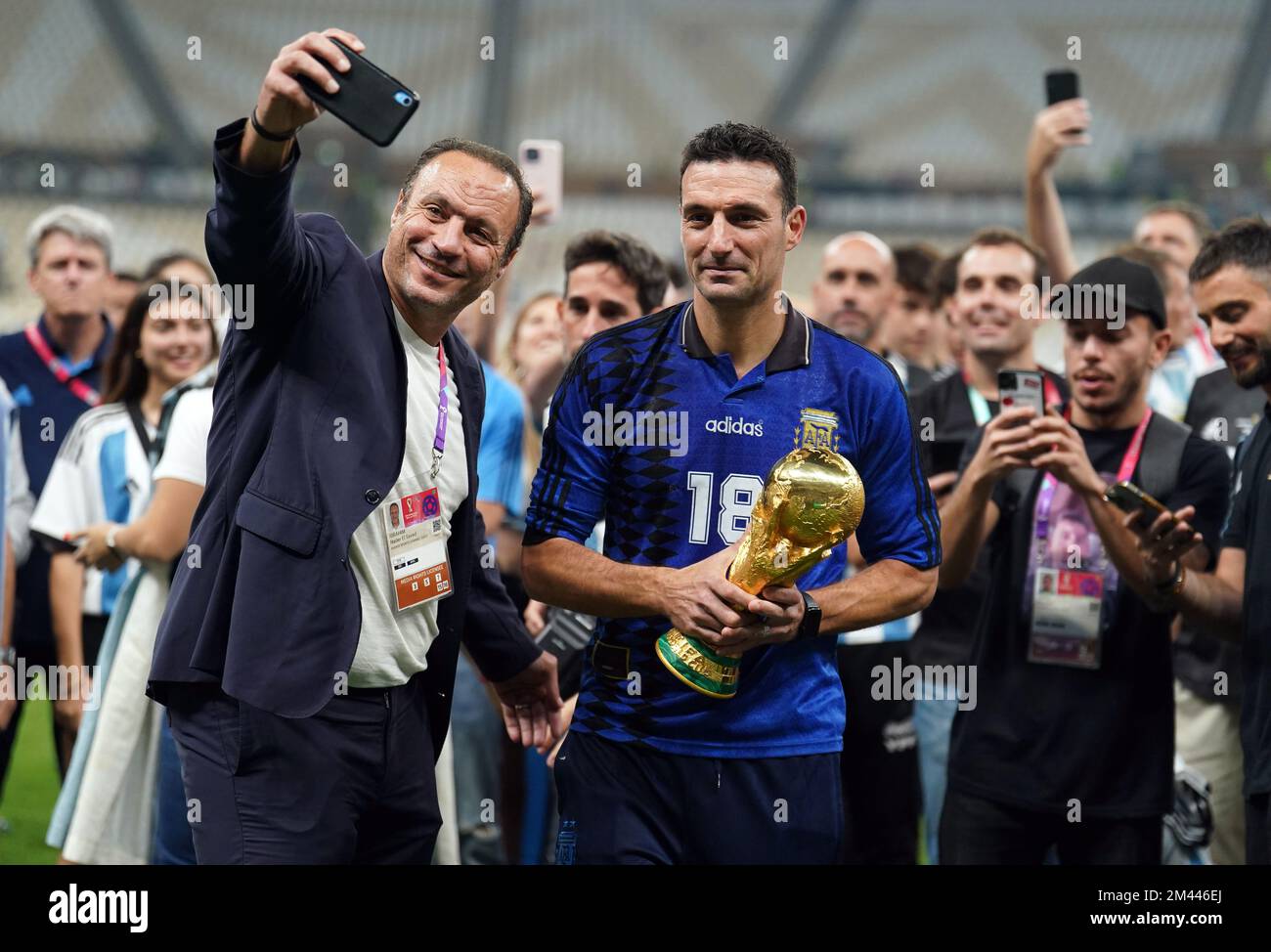 Argentina manager Lionel Scaloni with the FIFA World Cup trophy ...