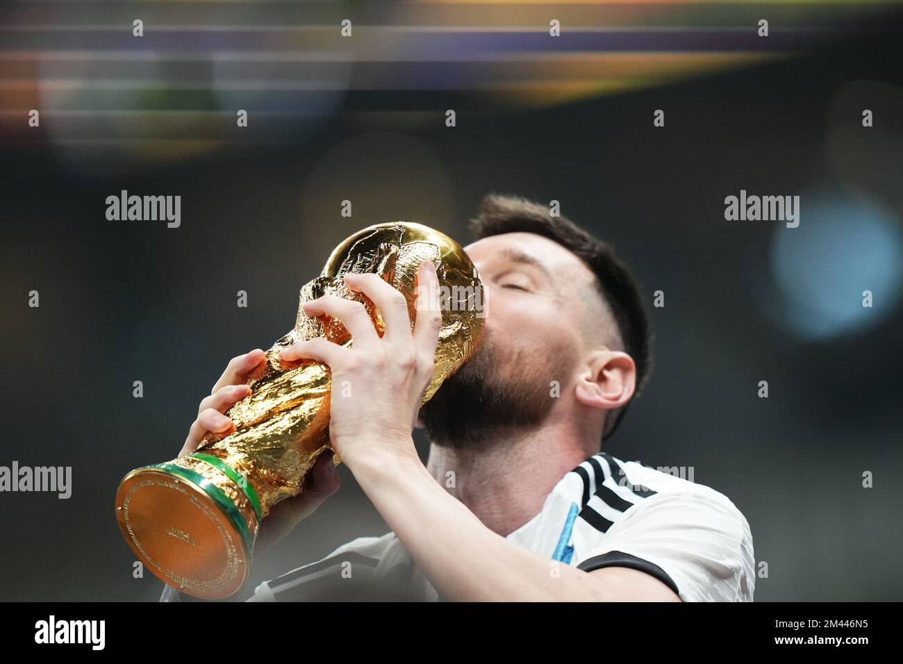 Lionel messi world cup 2022 trophy hi-res stock photography and images ...