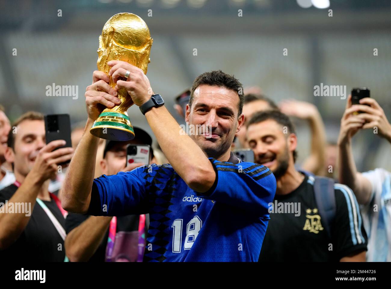 Argentina manager Lionel Scaloni celebrates with the FIFA World Cup ...