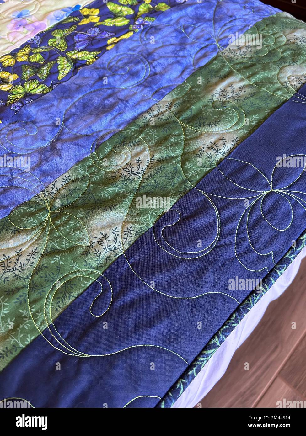 A beautiful handmade quilt Stock Photo - Alamy