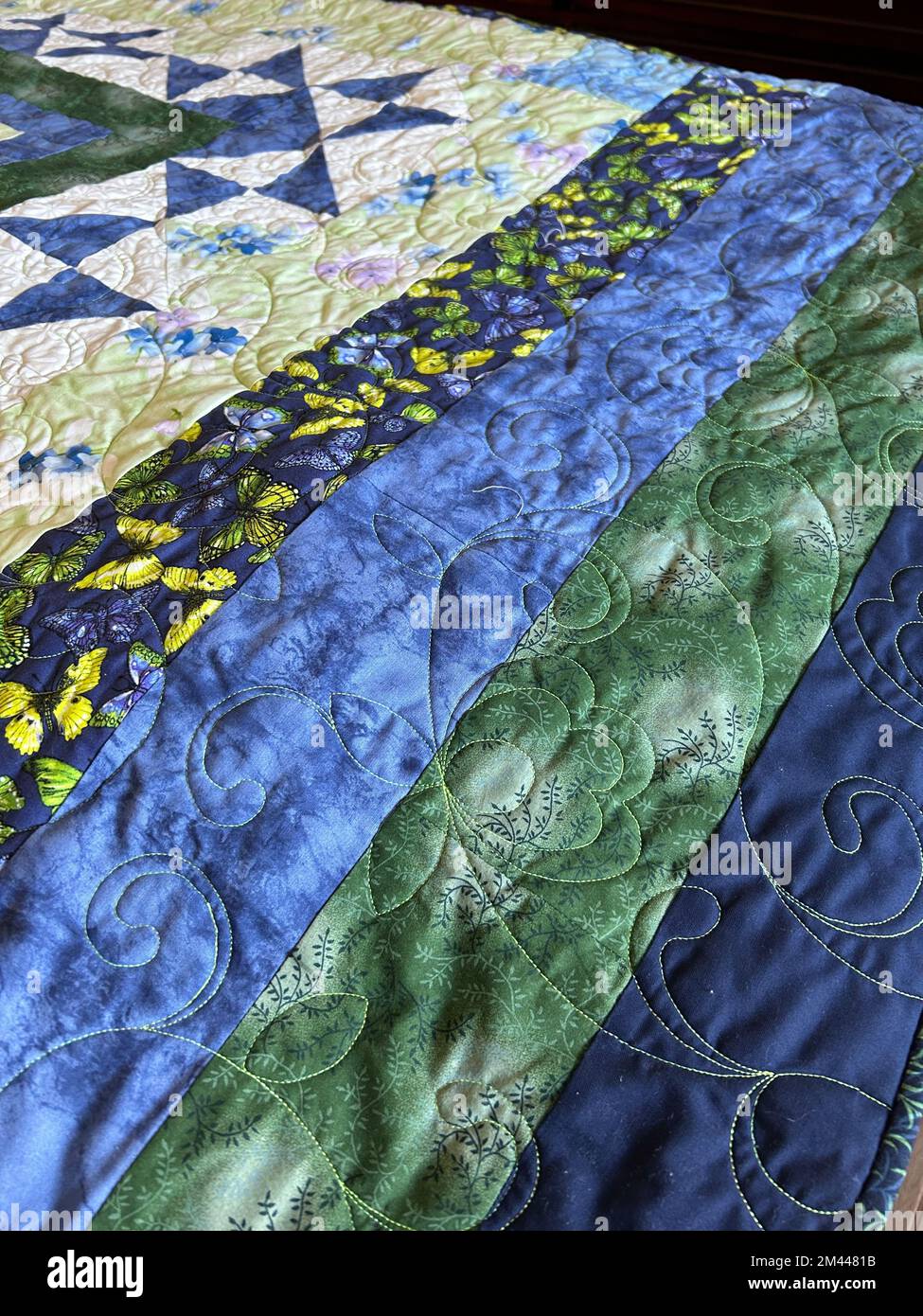 A beautiful handmade quilt Stock Photo - Alamy