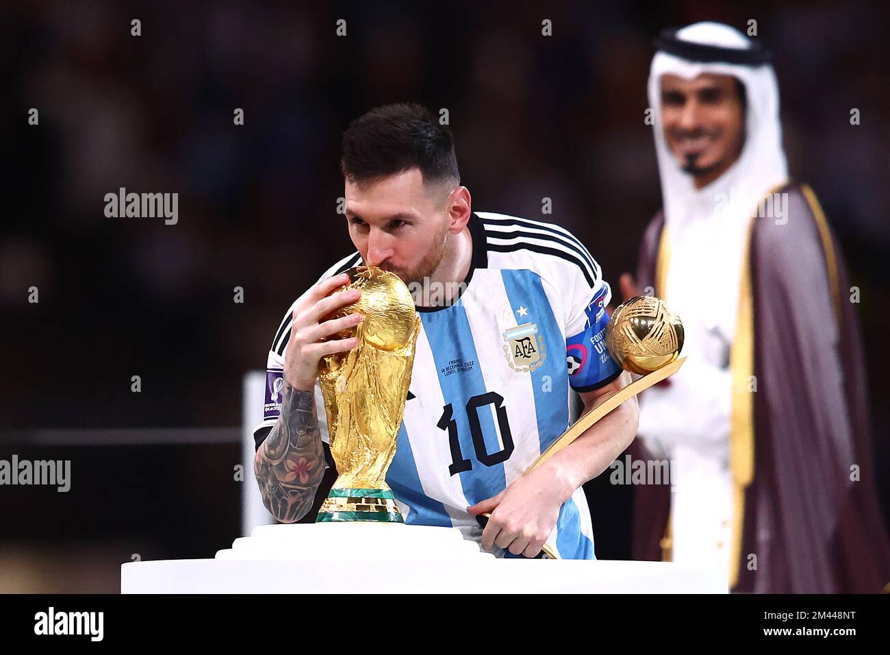 Lionel messi world cup 2022 trophy hi-res stock photography and images ...