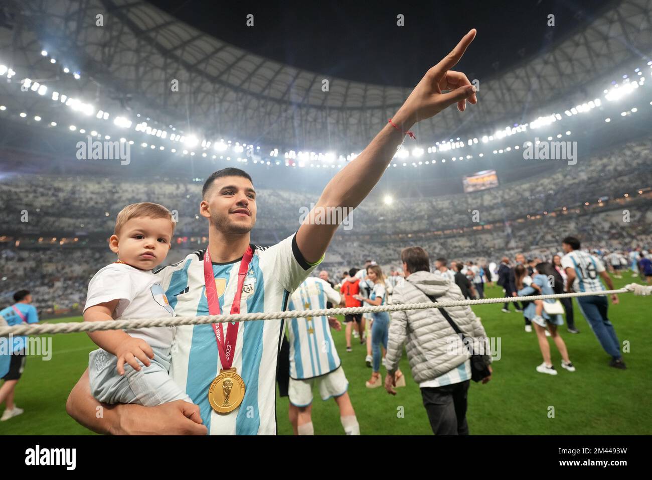 Lusail, Qatar. 18/12/2022, Geronimo Rulli of Argentina with his son ...