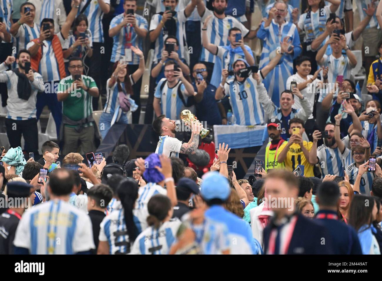 Bad in the crowd, Lionel MESSI (ARG) with trophy, cup, trophy, team ...