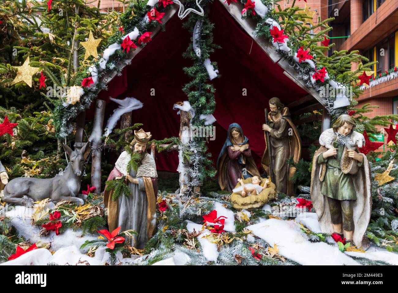 German christmas market nativity hi-res stock photography and images ...