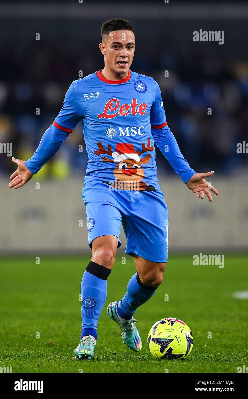 NAPLES, ITALY - DECEMBER 17: Giacomo Raspadori of SSC Napoli in action ...
