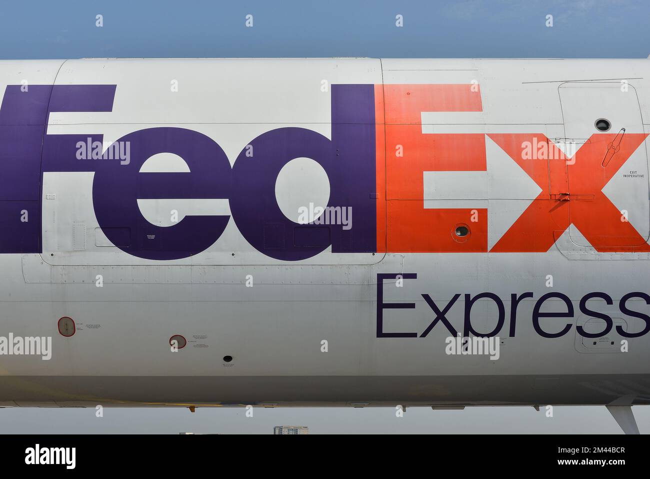 Fedex logotype hi-res stock photography and images - Alamy