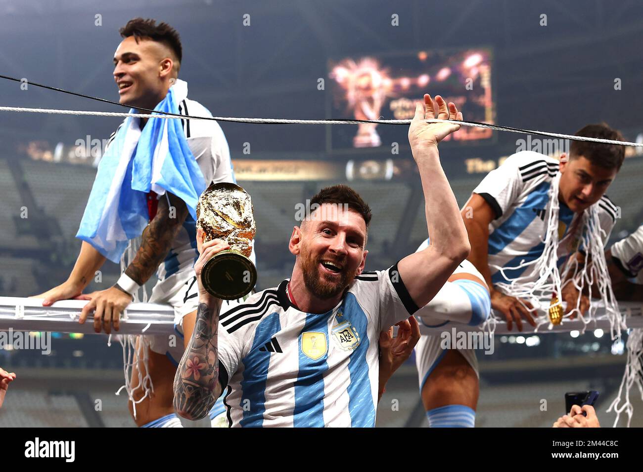 Lionel messi world cup 2022 trophy hi-res stock photography and images ...