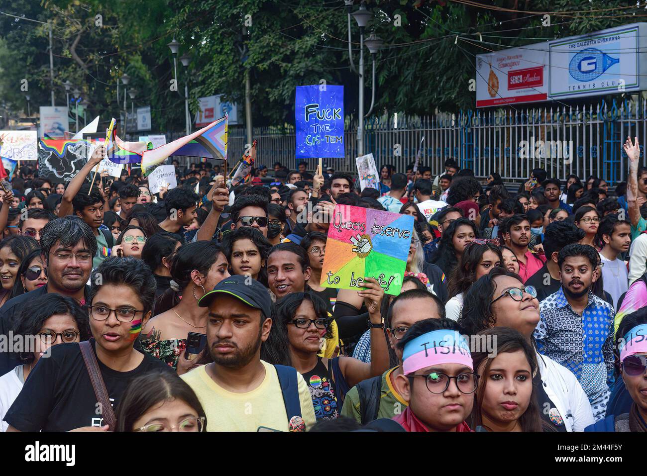 Kolkata, India. 18th Dec, 2022. Participants march through the streets ...