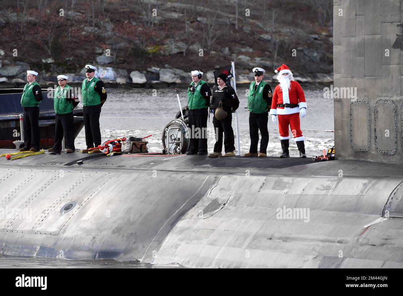 221218-N-GR655-0027 GROTON, Conn. (December 18, 2022) – The USS South ...