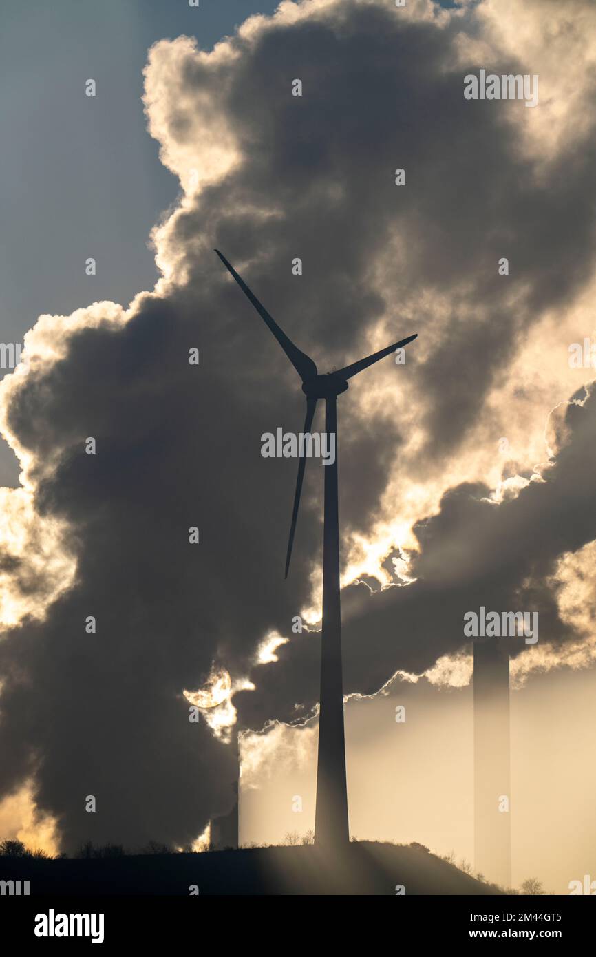Wind farm Halde Oberscholven, clouds of smoke from the cooling tower ...