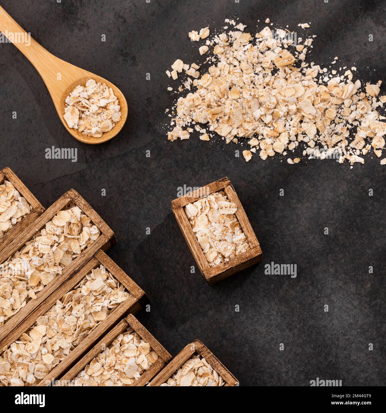 Avena sativa - dry natural oat flakes Stock Photo - Alamy