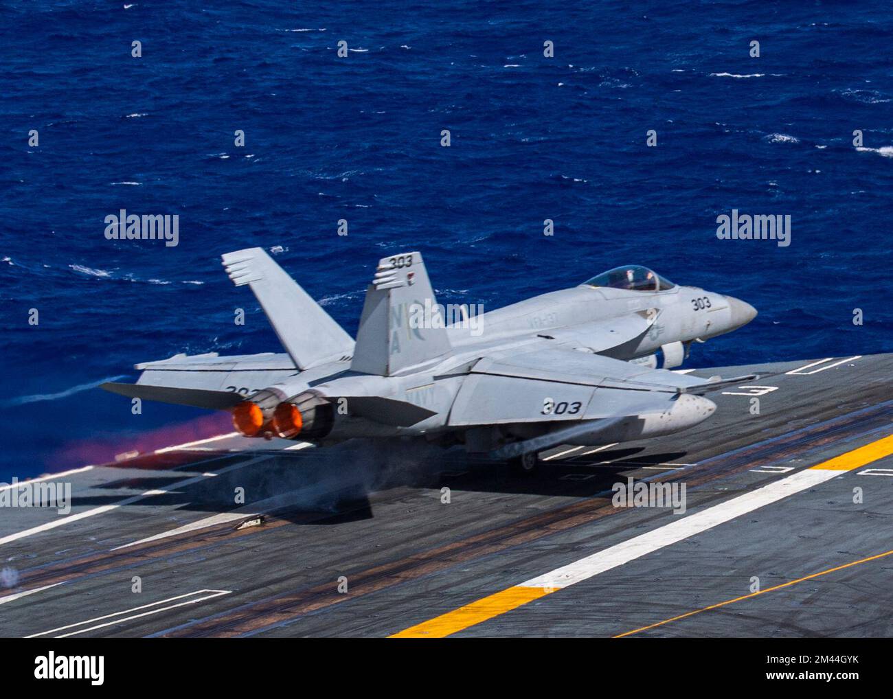 221218-N-MH015-1029 PACIFIC OCEAN (Dec. 18, 2022) An F/A-18E Super Hornet from the “Kestrels” of ...