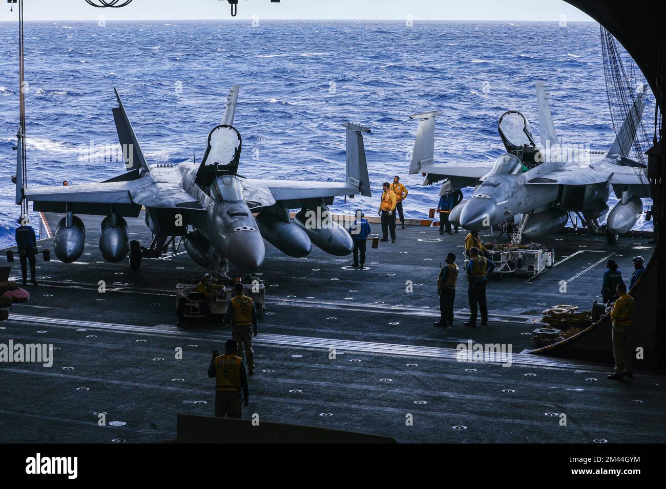 221218-N-PA221-1235 PACIFIC OCEAN (Dec. 18, 2022) U.S. Navy Sailor guide two F/A-18E Super ...