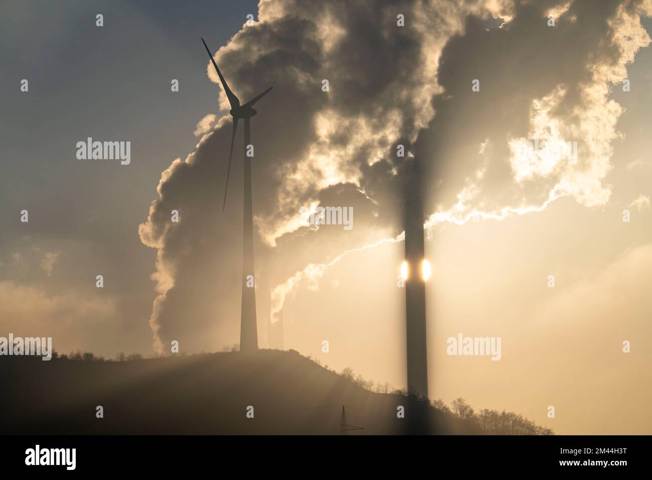 Wind farm Halde Oberscholven, clouds of smoke from the cooling tower ...