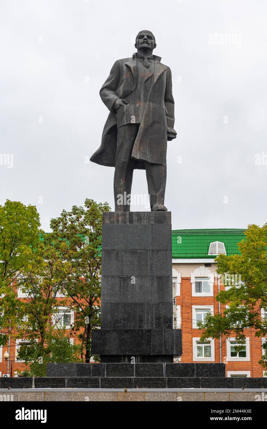 Russian statue hi-res stock photography and images - Alamy