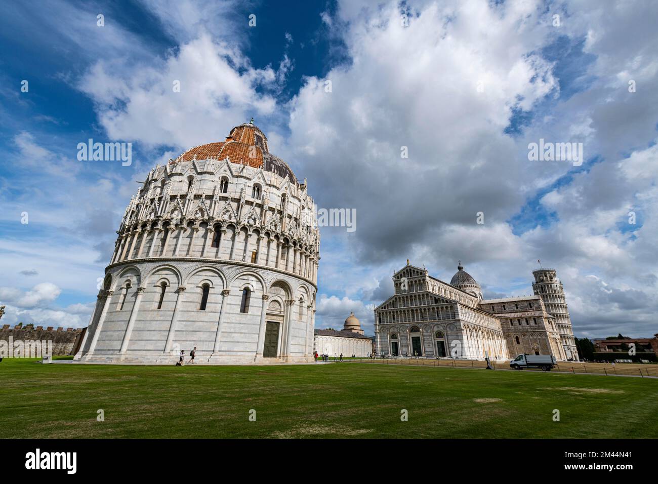 Piazza del Duomo with cathedral and leaning tower, Unesco world ...