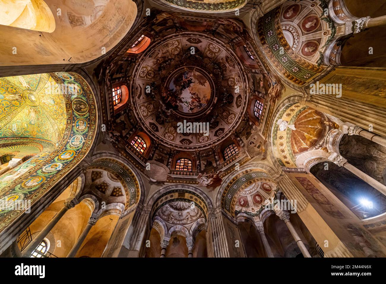 Beautiful mosaics in the Basilica di San Vitale, Unesco world heritage ...