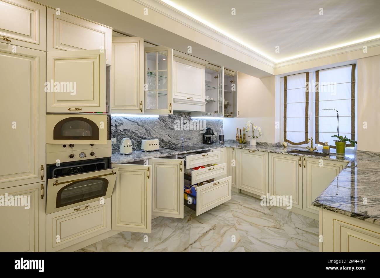 Kitchen island drawers hi-res stock photography and images - Alamy
