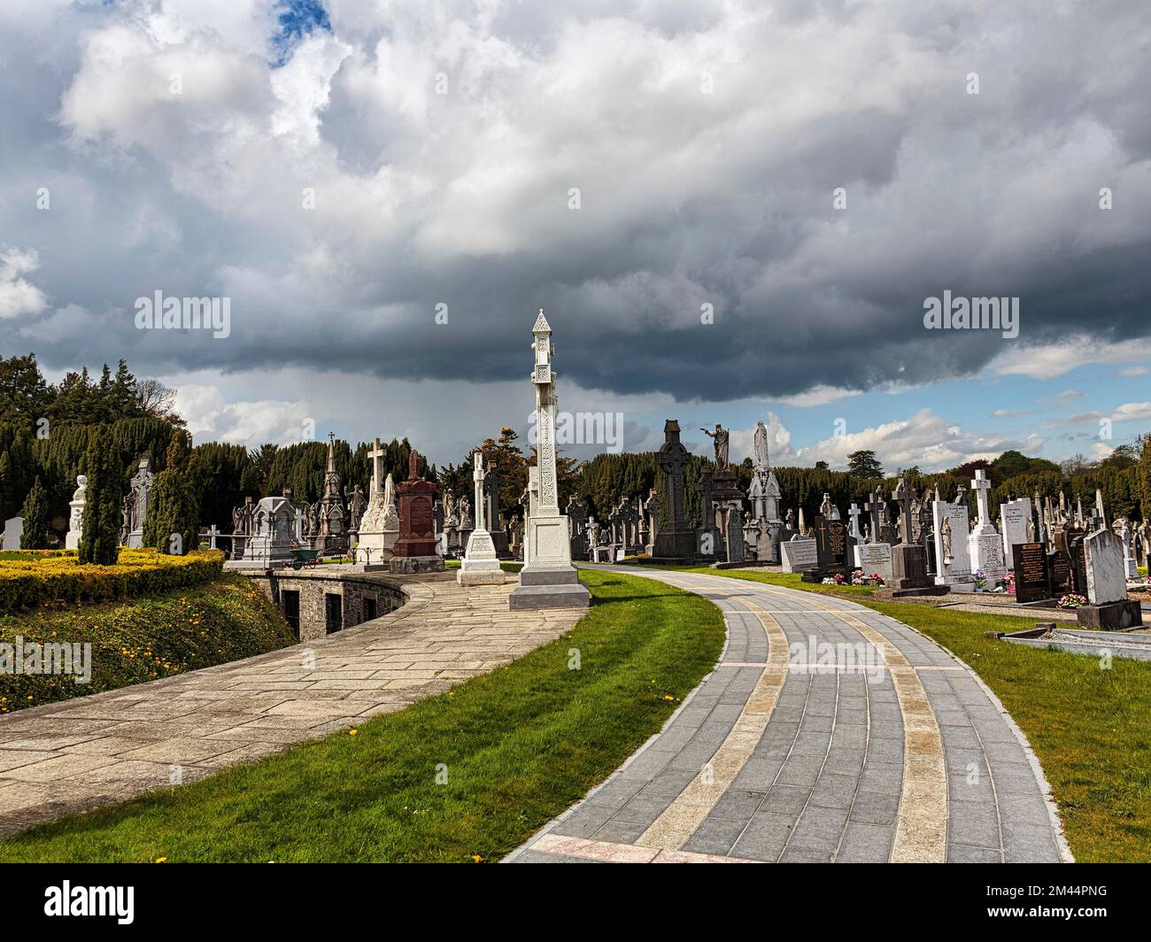 Glasnevin Cemetery, National Cemetery for Protestants and Catholics ...