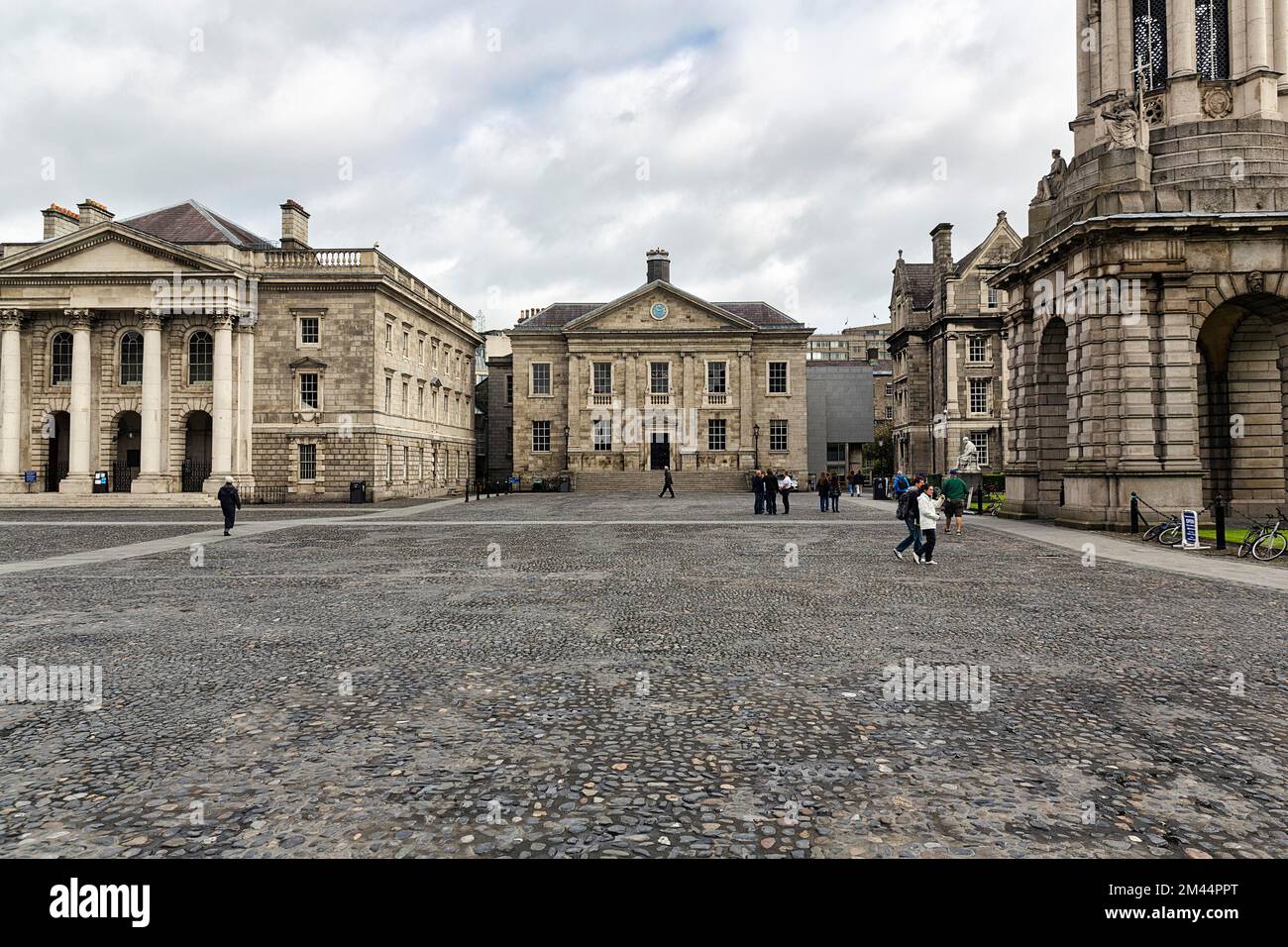 Building and pedestrians in the courtyard of the university, Trinity ...