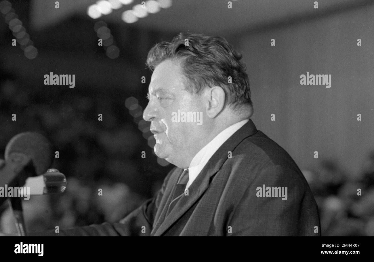 The head of the CSU, F. J. Strauss, also came to the Gruga in Essen in ...