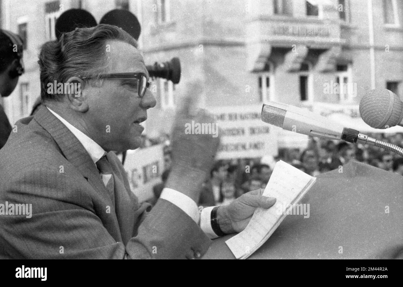 The German Federation of Trade Unions (DGB) demonstrated in 1966 ...